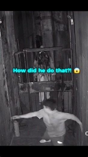 When a Horror Escape Room Turns Into a Parkour Course 😂