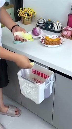 Hanging Trash Can for Kitchen Cabinet Door Foldable Kitchen