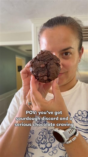 If you have a chocolate craving and some sourdough discard, make these muffins! #chocolate #muffins