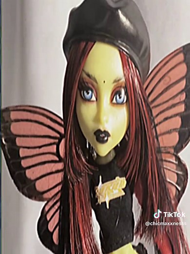 Custom Monster High Dolls: Luna Mothews Showcase