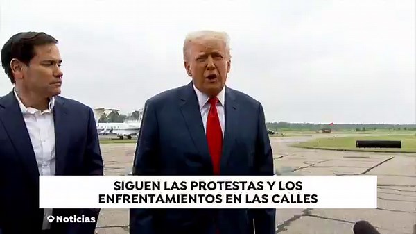 Vídeo | Un policía dispara una bala de goma a una periodista en una protesta en Los Ángeles