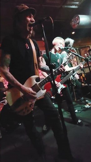 The Strains (live)