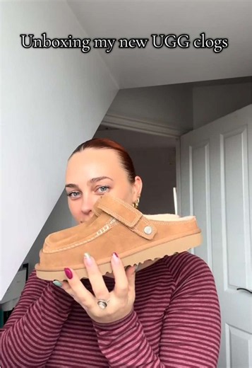 Unbox my new Evelina Ugg clogs with me 😍✨ I am OBSESSED these will be worn so much 😍😍 @UGG® #uggs #uggseason #autumnfashion #autumnstyle #autumnoutfit