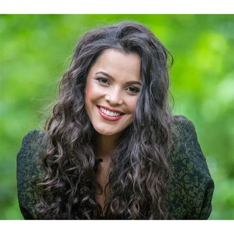 Emilly Araújo Do Bbb17 Gastou Prêmio Em Viagens Festas E Dívidas