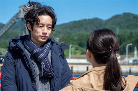 連続テレビ小説「おかえりモネ」第117話。東京にとんぼ返りする菅波（坂口健太郎）。百音（清原果耶）に「春にまた、こっちに来る」（c）nhk