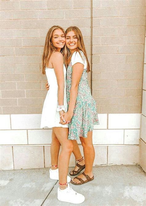 Davinaroseee 🌞🦋⚡️ Friend Poses Photography Sisters Photoshoot Poses