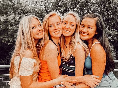 𝚙𝚒𝚗𝚝𝚎𝚛𝚎𝚜𝚝 𝚔𝚊𝚝𝚑𝚛𝚢𝚗𝚗𝚍𝚊𝚟𝚒𝚜 In 2020 Friend Pictures Besties Photo