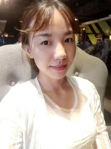 Hotwife1201 露脸淫妻 张佳芹 31岁 人妻熟妇 B罩杯 毛少穴紧 韵味十足 Tumblr Pics