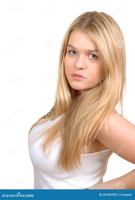 Recht Blondes Mädchen Das Auf Weißem Hintergrund Aufwirft Stockbild