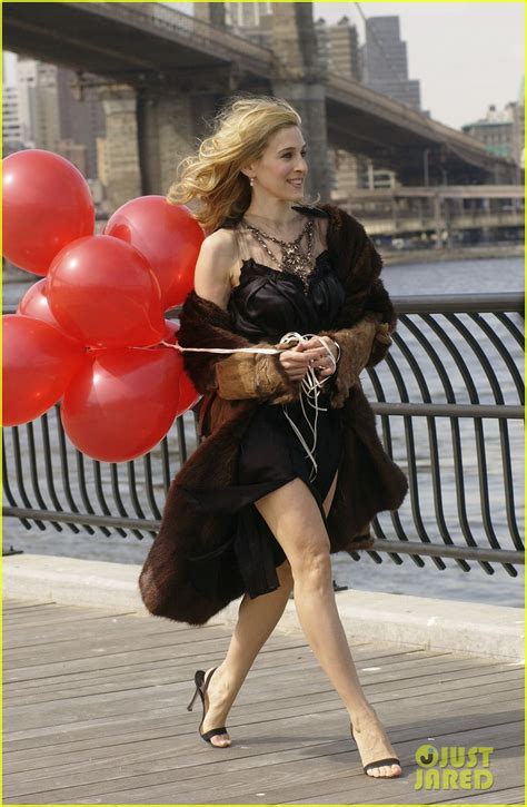 Sarah Jessica Parker Revisits Her Iconic Sex And The City Apartment