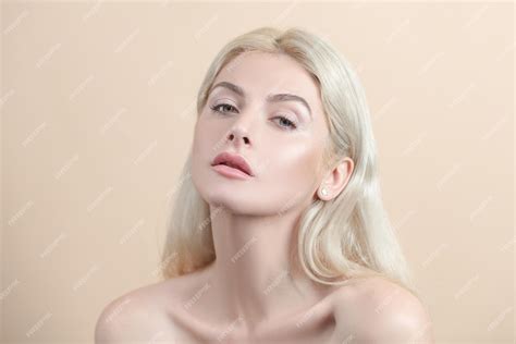 Premium Photo Cosmetics Treatment Sensual Woman Natural Beauty