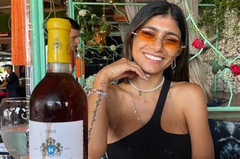 Mia Khalifa Splurges On £2 5k Wine As Pornhub Icon Makes Heartfelt