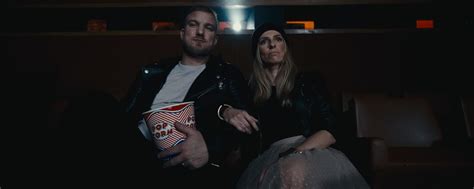 Lukáš Adamec Zverejnil Video K Piesni Vrav Si čo Chceš Naživo Ju