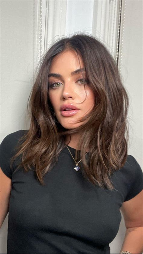 Pin By Erine Vera On Pretty Hurrs Hairs Medium Hair Styles Hair