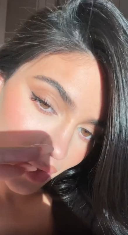 Kardashian Fans Mock Kylie Jenner For Smelling Her Finger While