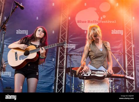 Rebecca And Megan Lovell Of The U S American Sisters Band Larkin Poe