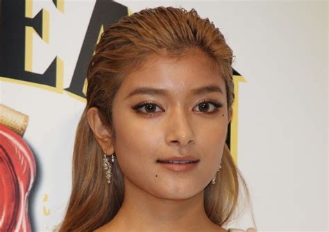なんじゃこれ！？ローラ、セクシーで露出が多めの農作業スタイルコレ │ 芸能トレンディまとめ