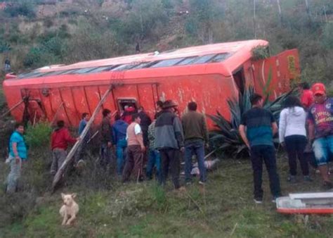 ¡al Vacío 11 Muertos Y 34 Heridos Al Caer Un Autobús A Un Precipicio