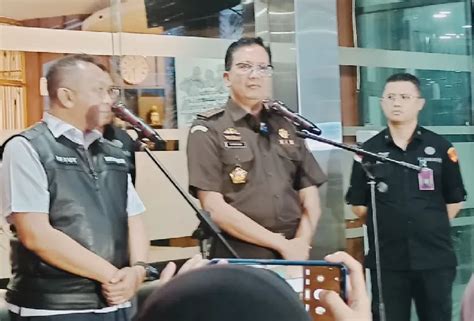 Selain Periksa Plate Kejagung Geledah Kantor Konsultan Bakti Kominfo