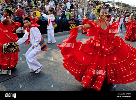 Baile De Pareja Colombiana Cumbia Durante El Carnaval De Barranquilla