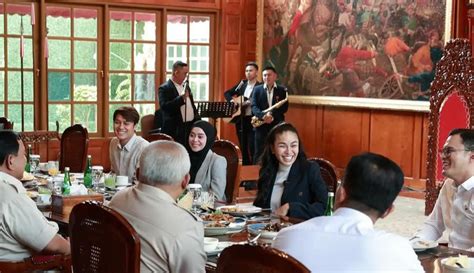 6 Adu Tampilan Gaya Lady Boss Lesti Kejora Dan Nikita Mirzani Saat