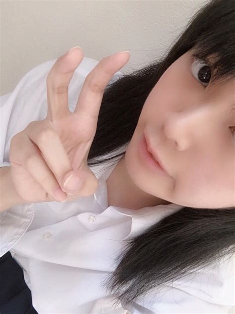 Jkコスプレした21歳が顔出しで貧乳の生乳おっぱい上半身半裸ヌード自撮り みんくちゃんねる