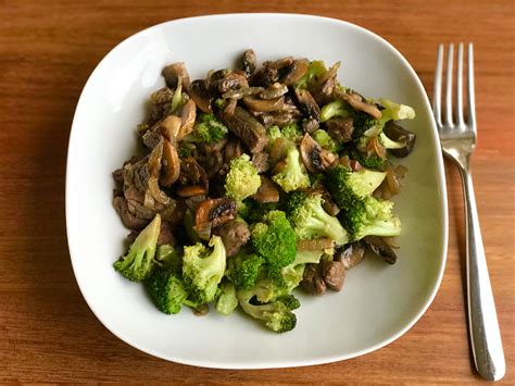 Salteado De Brócoli Y Champiñones Con Cebolla Receta Ekilu