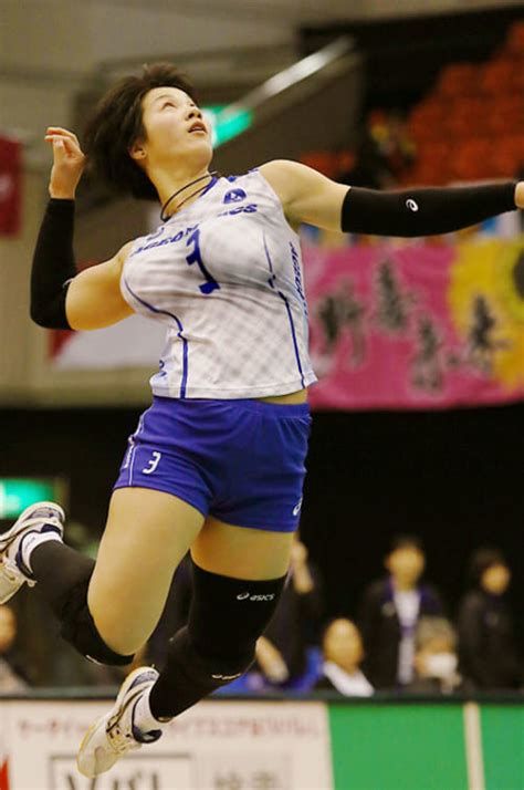 【画像】デカくてシャツがパンパンの巨乳ﾏｿｺが中々にエ口いww 日刊ゴシップ通信