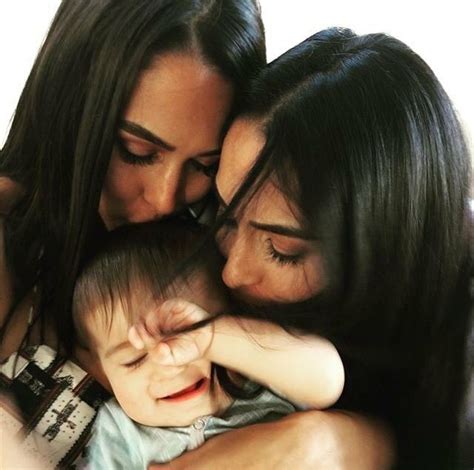 Wwe Divas Nikki Bella Nicole Garcia Colace And Her Twin Sister Brie
