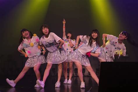 画像・写真 アップアップガールズ 2 、アプガ姉さんの富士山頂ライブに対抗し妹分は海中ライブ 2 9 Webザテレビジョン