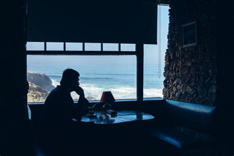 무료 이미지 푸른 물 반사 빛 어둠 사진술 조명 하늘 밤 창문 그림자 장면 5826x3884