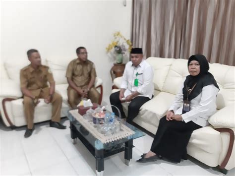 Kepala Kantor Kemenag Kab Buru Menerima Kunjungan Dariketua Pgri Kab