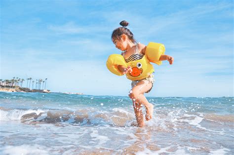 무료 이미지 바닷가 바다 물 모래 대양 태양 놀이 여름 휴가 여행 휴양 서핑하다 열렬한 어린이 여가