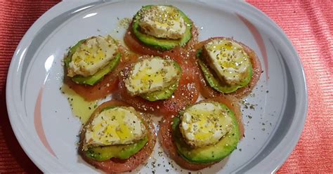 Carpaccio De Tomate Aguacate Y Rulo De Queso Receta De Carme Castillo