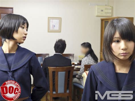 再婚相手の連れ子は美人女子校生姉妹！！初めて皆で川の字で寝る事に…。明け方、年頃で可愛い妹のパジャマがはだけ、発育途中の身体を見て欲情して