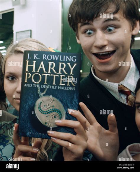Una Librería En Moscú Donde El último Libro De Harry Potter Salió A La