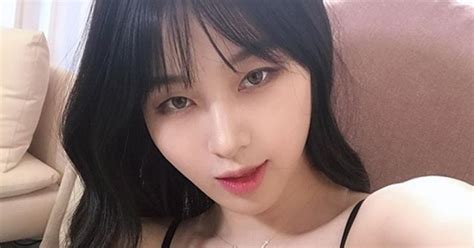 셀카도 B컷도 아찔하다 맥심 모델 김우현 도발적 매력