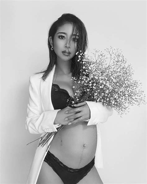 佐藤あずみさんのインスタグラム写真 佐藤あずみinstagram 「第一子を授りました🕊🤍 産まれるまで残り100日になりました🌷