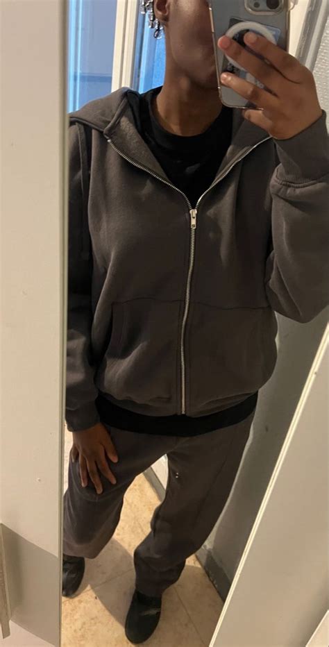 Épinglé Par Noa V Sur Outfit Idea Tenue Neutre Tenue De Jogging