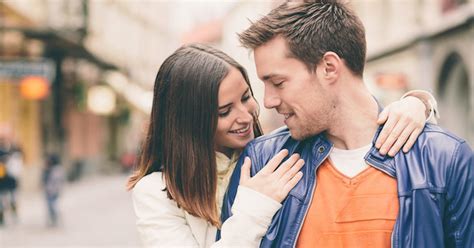 11 Ways To Approach A Girl Like A Sexy Flirt And Not A Complete Tool