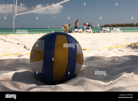 Pelota De Voleibol Fotografías E Imágenes De Alta Resolución Alamy
