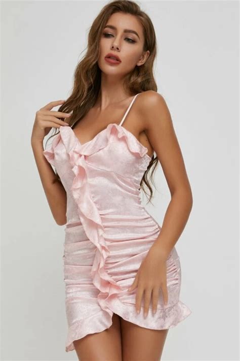 How To Look More Girly And Feminine 6 Beauty Tips The Beauty May