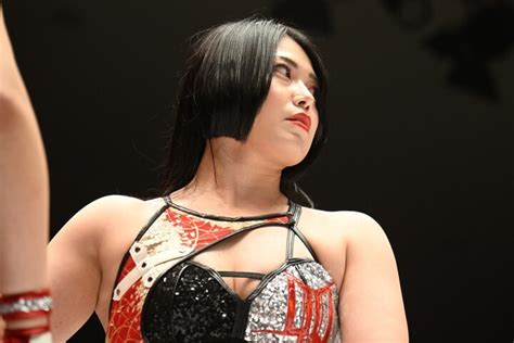 「艶っぽい」スターダムの舞華が披露した大胆な“チャイナドレス”姿にファン喝采！「スタイルやばいっす」｜ニフティニュース