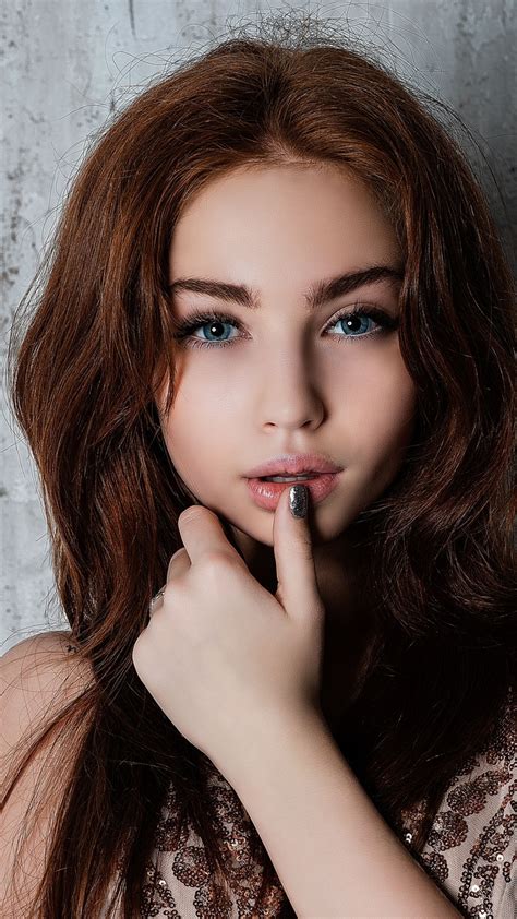 1080x1920 Alice Peneaca Model Girls For Iphone 6 7 8 Wallpaper