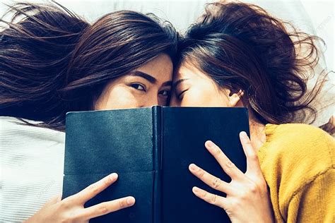Background Wanita Asia Muda Yang Cantik Lgbt Lesbian Pasangan Bahagia