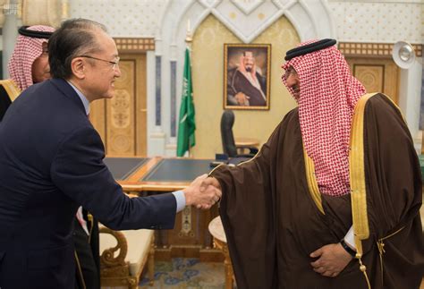 الملك يبحث أوجه التعاون مع رئيس مجموعة البنك الدول