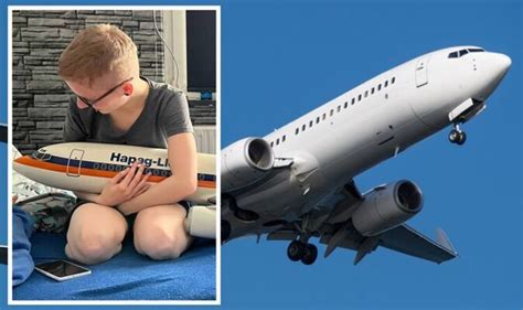 Boeing 737 Fan Sexually Attracted To Planes Gets Physical With Models