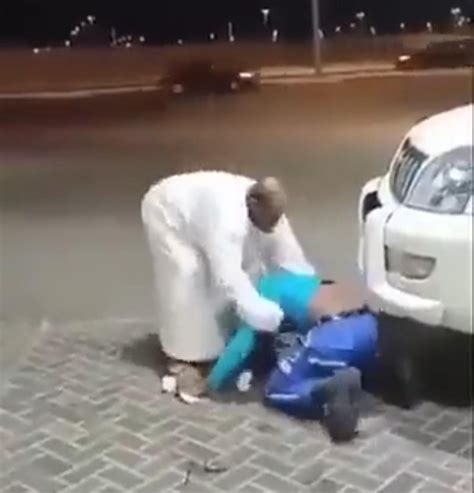 اعتداء بالضرب على عامل بمحطة وقود