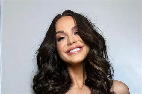 Vicky Pattison Praised For Showing Off ‘real Body As She Strips To