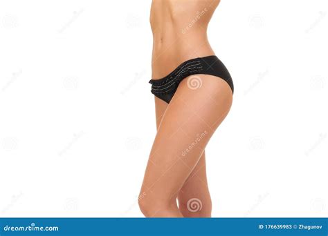 Cuerpo Delgado De Una Joven En Bikini Negro Imagen De Archivo Imagen